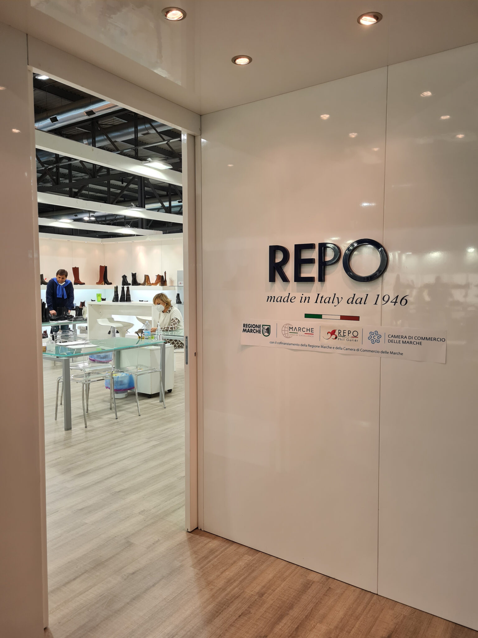 Repo srl production of Italian handmade shoes, fashion sandals